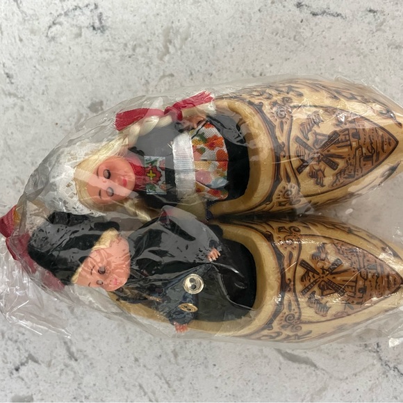 Mieco Zuiderzee | Accents | Vintage Dutch Miniature Clogs With Dolls ...